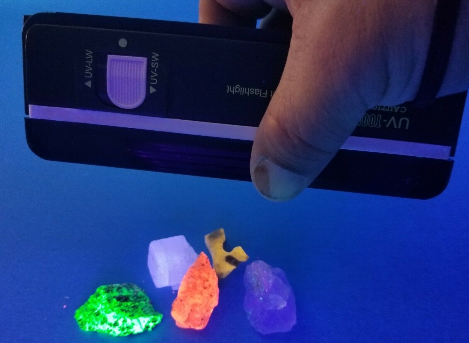 Shortwave Ultraviolet UV Lamps, Fluorescent Minerals | UV Tools ...